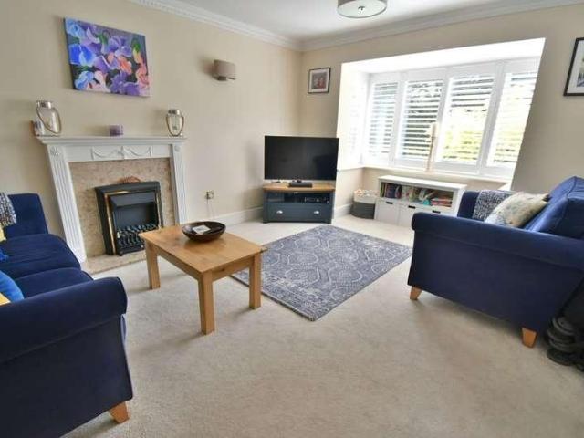 4 bed house for sale