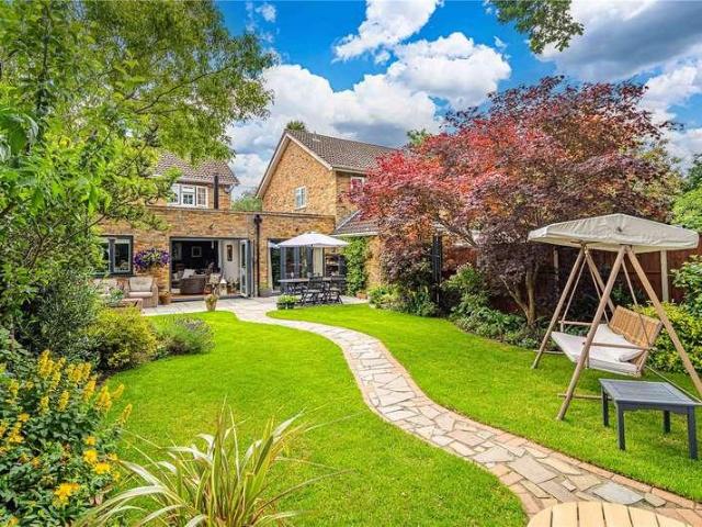 4 bed house for sale