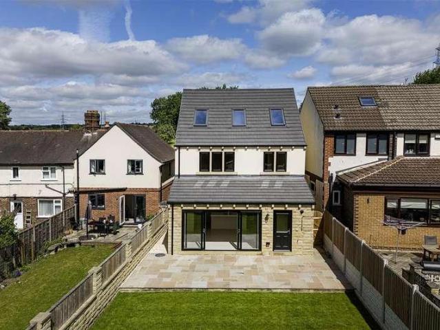 4 bed house for sale