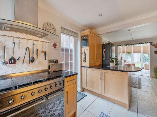 4 bed house for sale