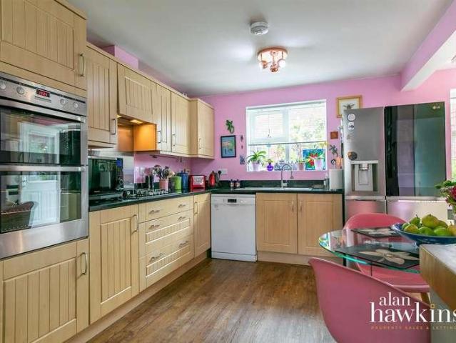 4 bed house for sale