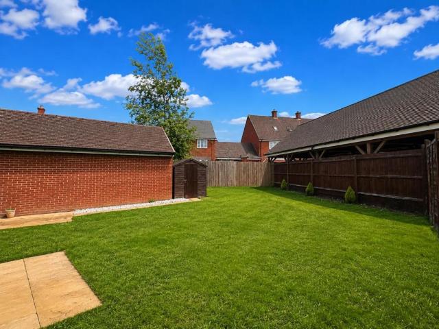 4 bed house for sale
