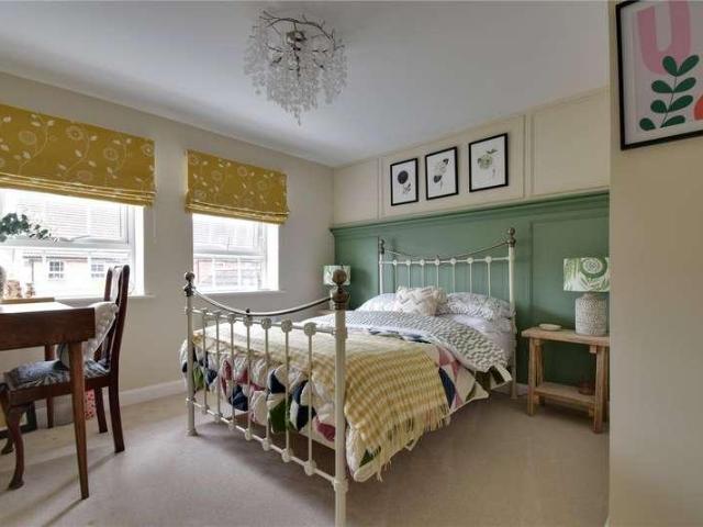 4 bed house for sale