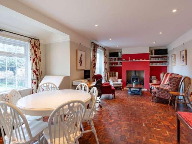 4 bed house for sale