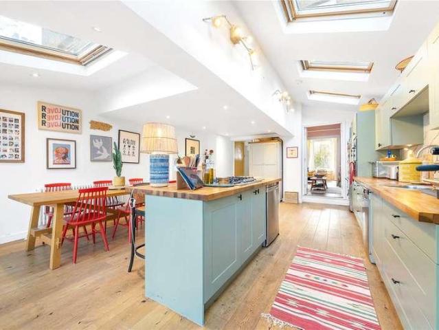 4 bed house for sale