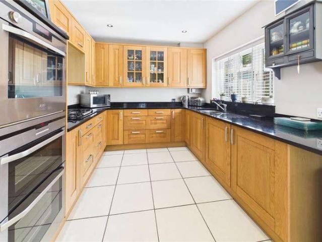 4 bed house for sale