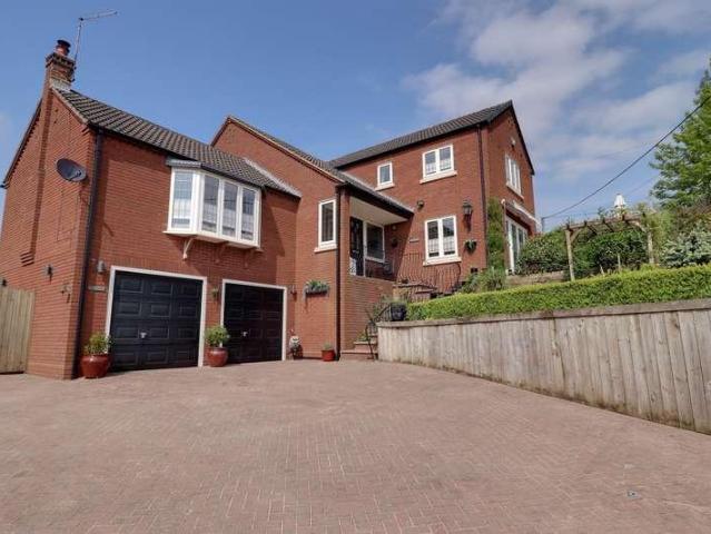 4 bed house for sale