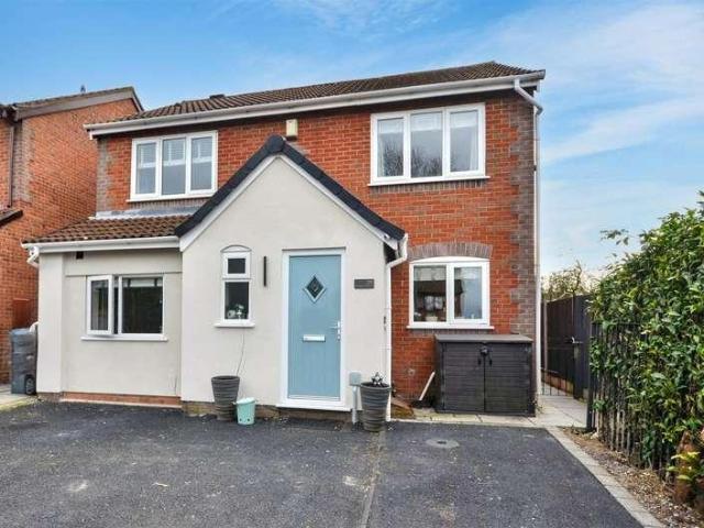 4 bed house for sale