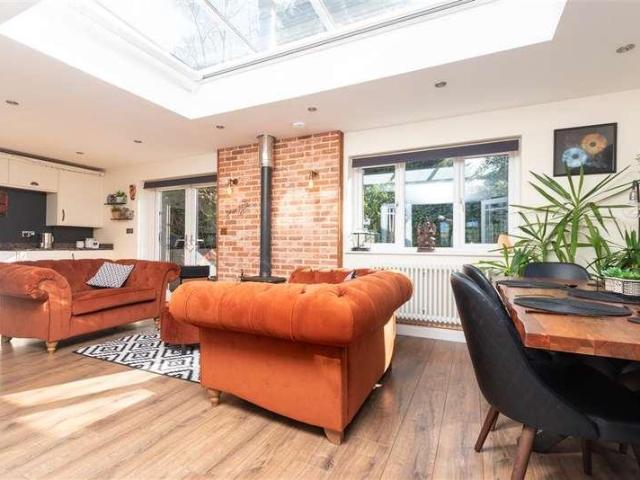 4 bed house for sale