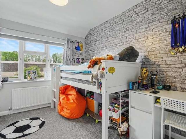 4 bed house for sale