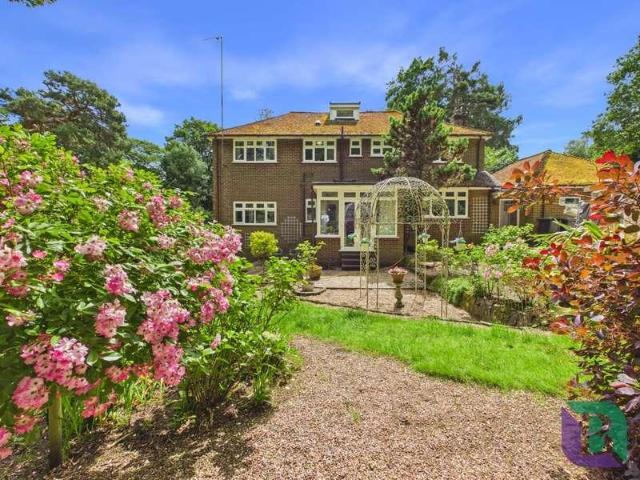 4 bed house for sale