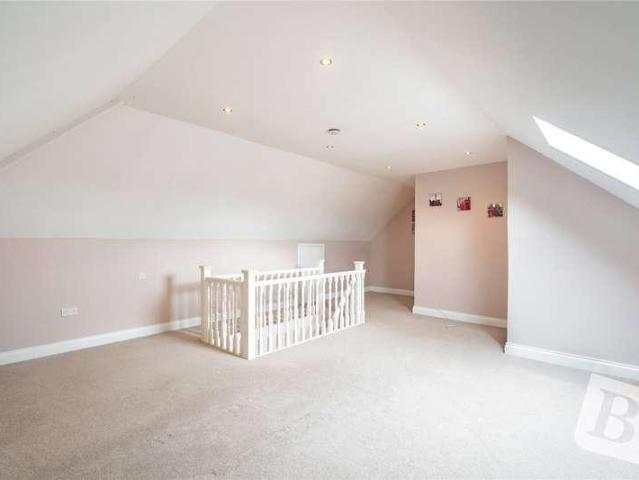 4 bed house for sale
