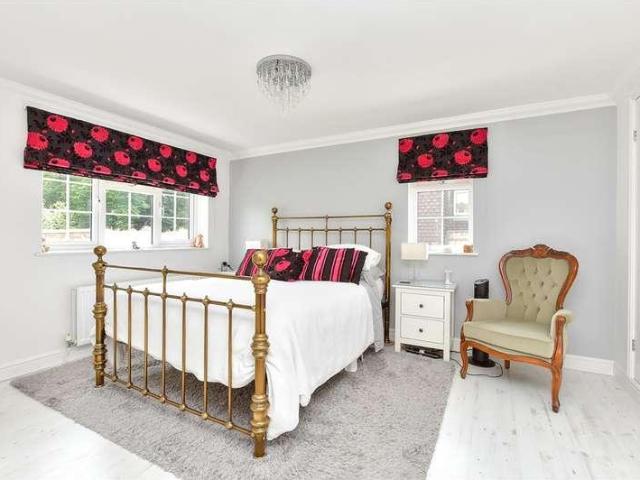 4 bed house for sale