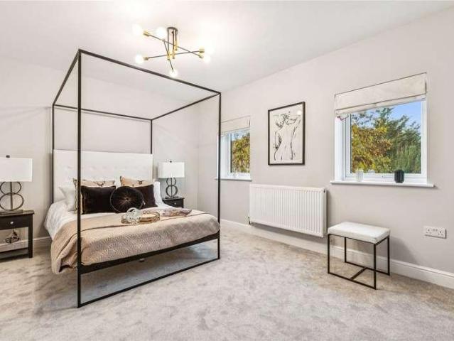 4 bed house for sale