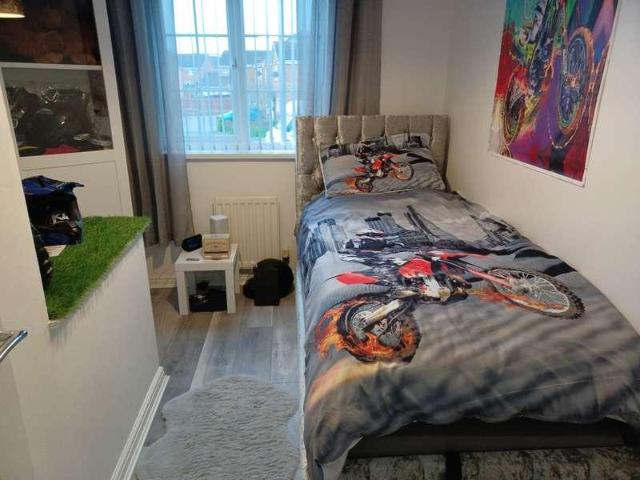 4 bed house for sale