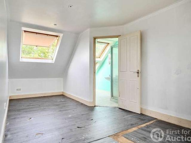 4 bed house for sale