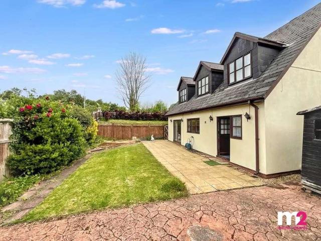 4 bed house for sale