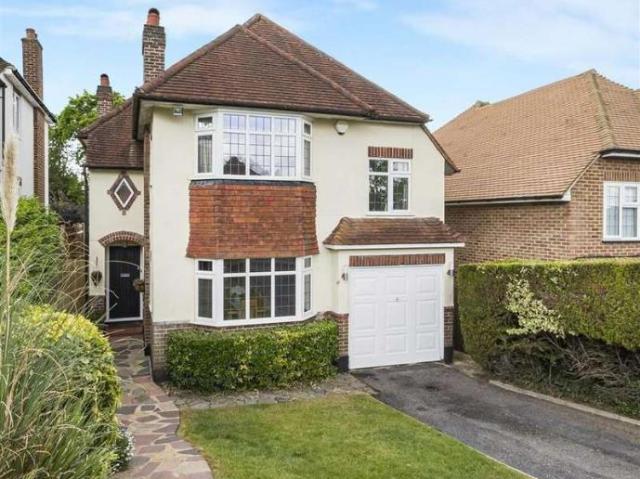 4 bed house for sale