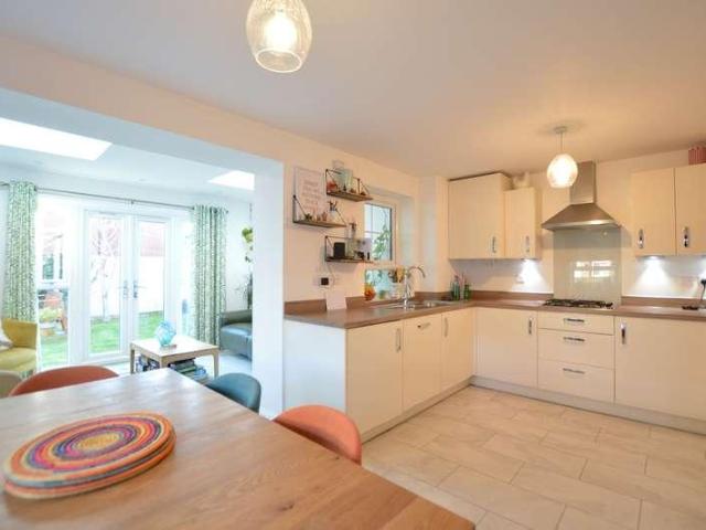 4 bed house for sale
