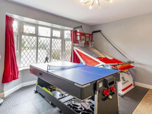 4 bed house for sale