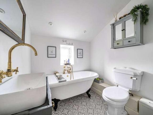 4 bed house for sale