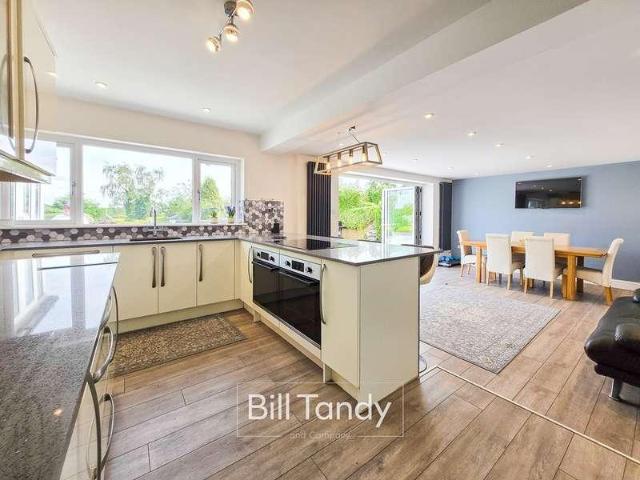 4 bed house for sale
