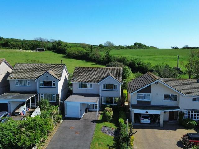 4 bed house for sale