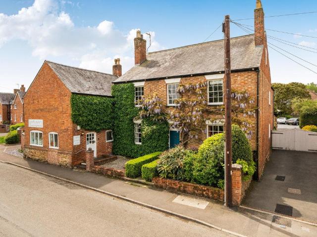 4 bed house for sale