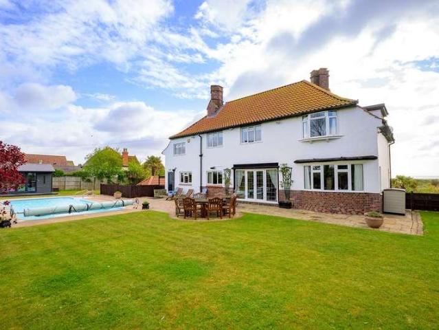 4 bed house for sale