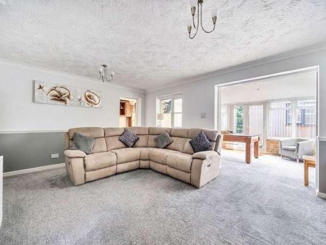 4 bed house for sale