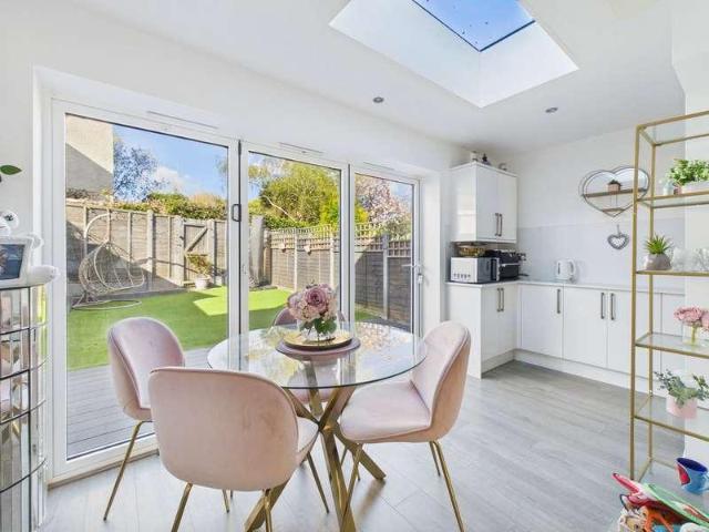 4 bed house for sale
