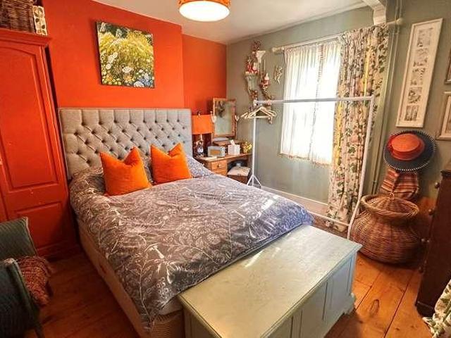 4 bed house for sale