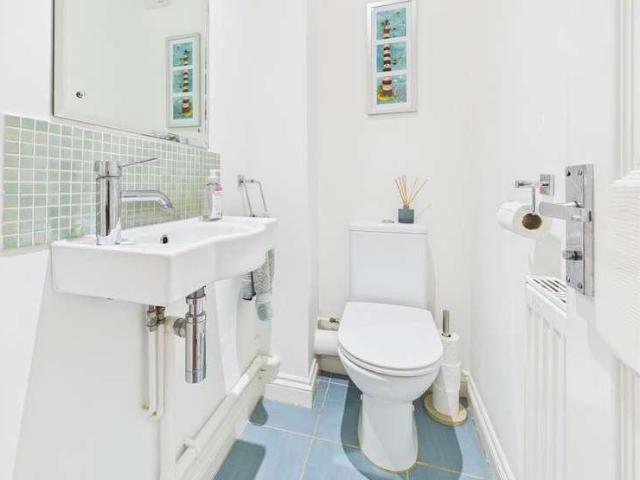 4 bed house for sale