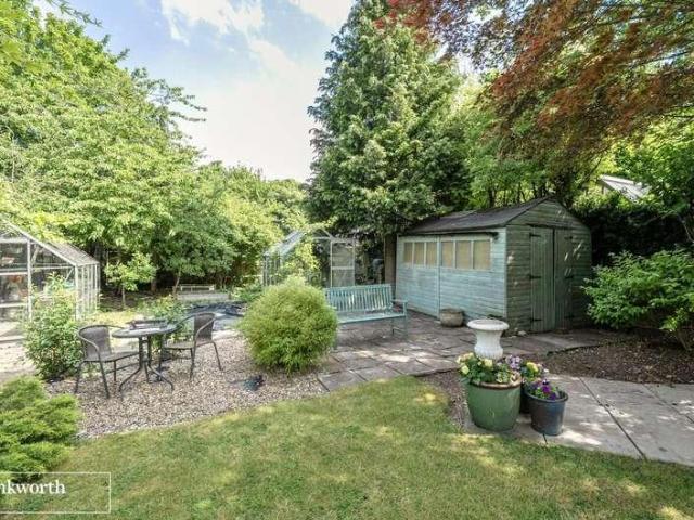 4 bed house for sale