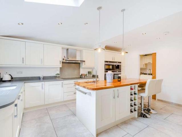 4 bed house for sale