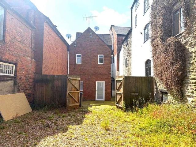 4 bed house for sale
