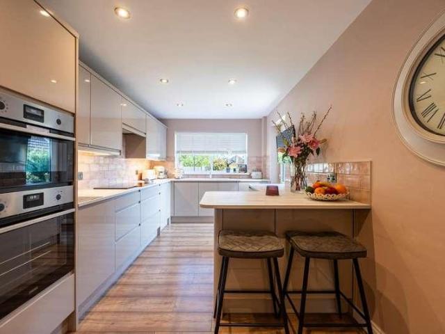 4 bed house for sale
