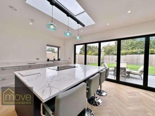 4 bed house for sale