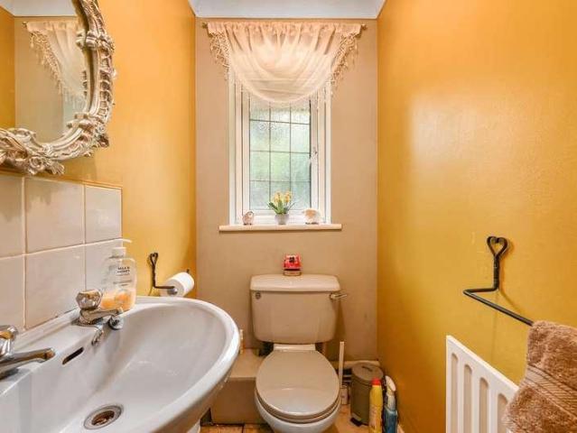 4 bed house for sale