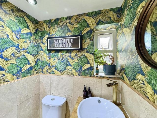 4 bed house for sale