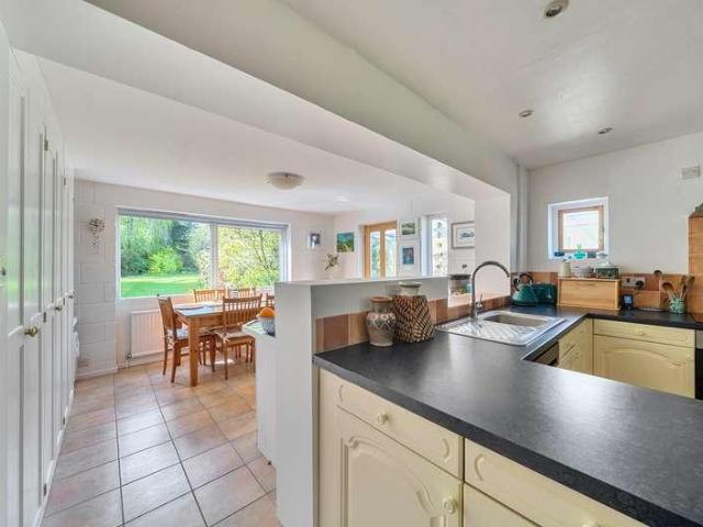 4 bed house for sale