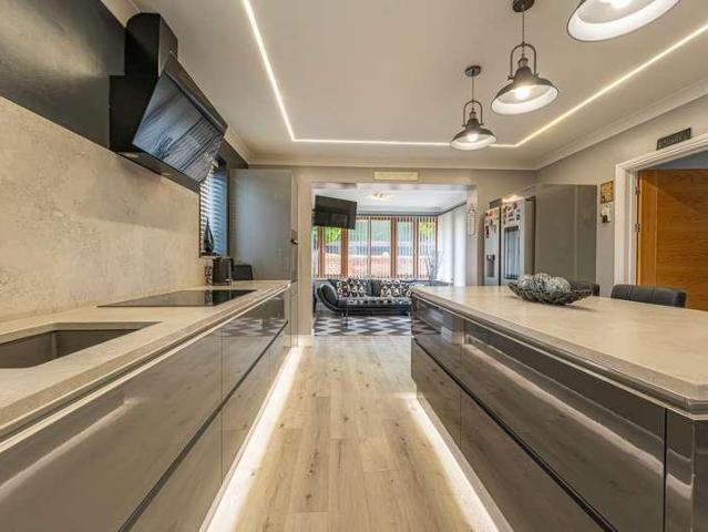 4 bed house for sale