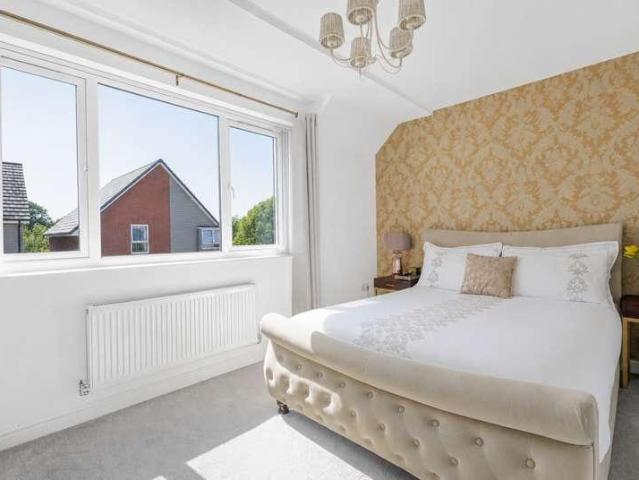 4 bed house for sale