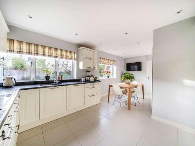 4 bed house for sale
