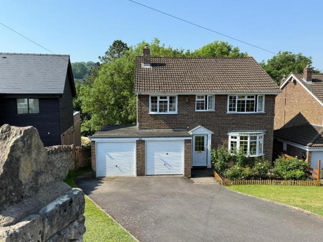 4 bed house for sale