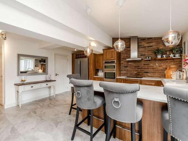 4 bed house for sale