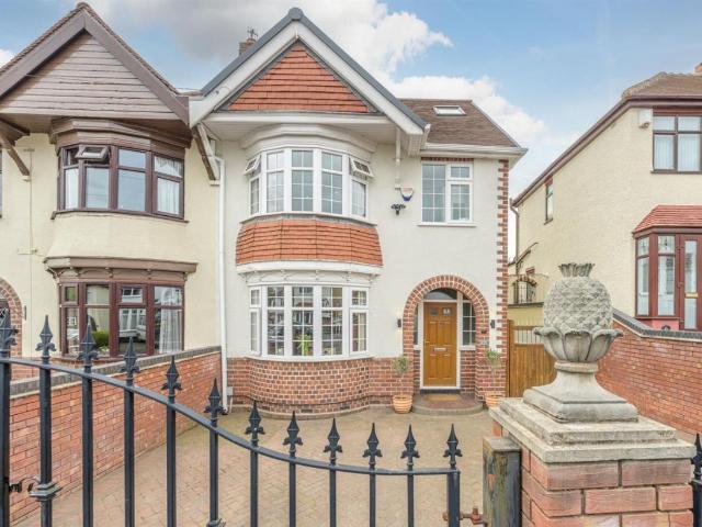 4 bed house for sale