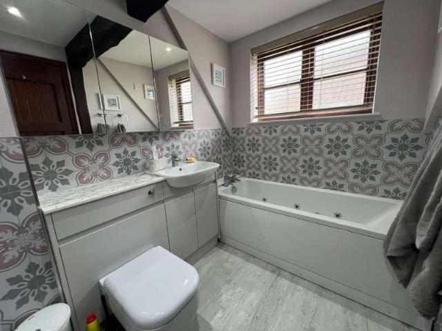 4 bed house for sale