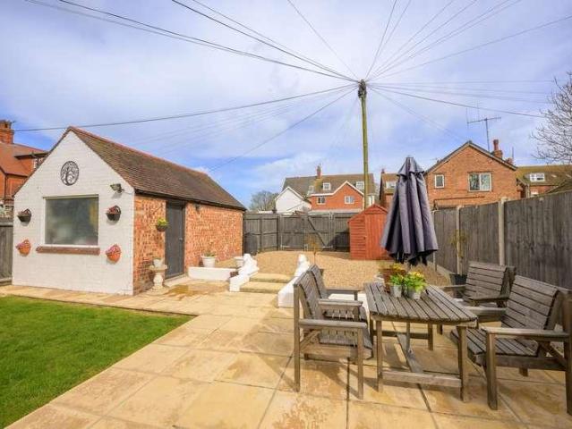 4 bed house for sale