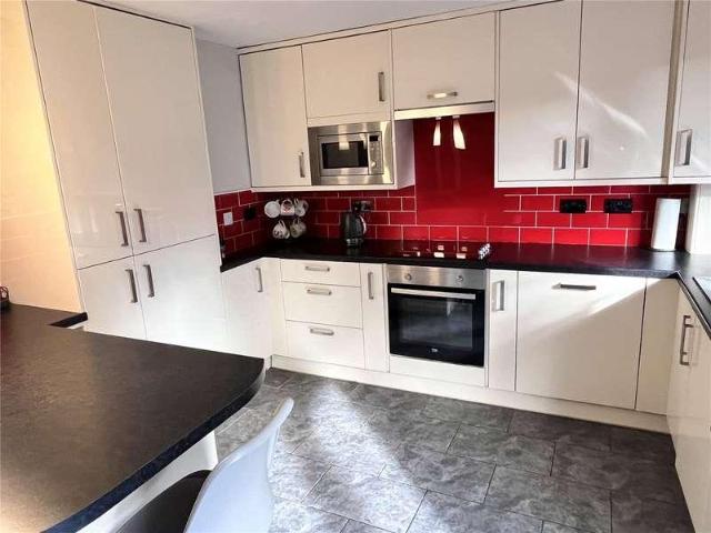 4 bed house for sale